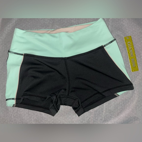 Gianni Bini | Shorts | Nwt Gianni Bini Athletic Sporty Fitted Short ...